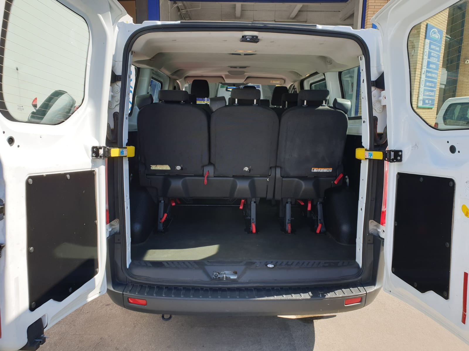 VENDIDO!! Ford Transit CUSTOM 9 plazas FT 300 L1 Kombi Ambiente 100cv – Avcars Ripollet